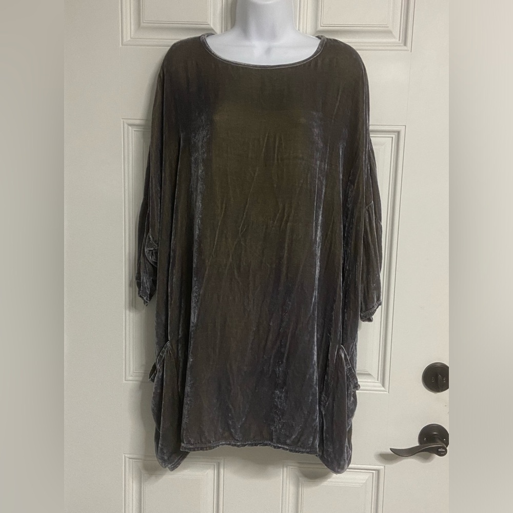 10- Cut.Loose Satin Grey Crushed Velvet Tunic Top - Gem
